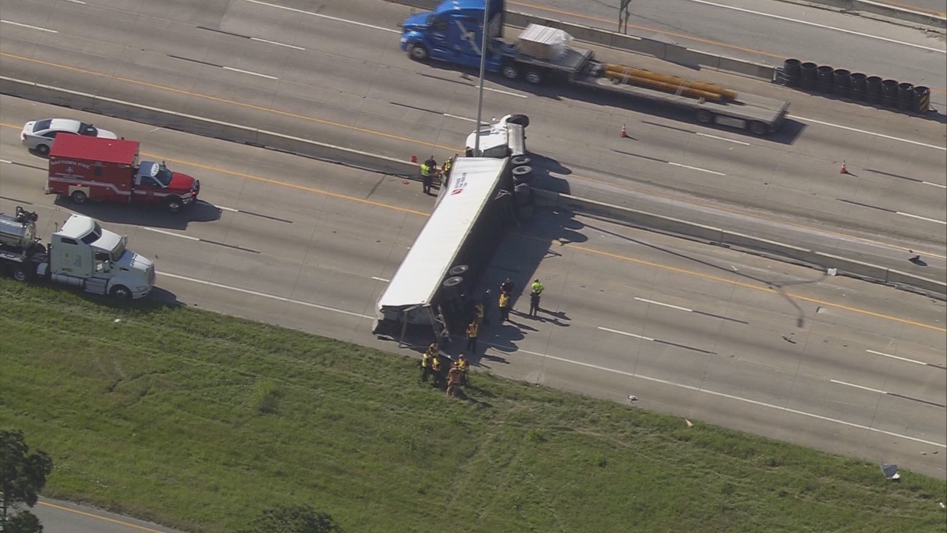 Overturned 18 Wheeler Blocks I 10 East In Baytown